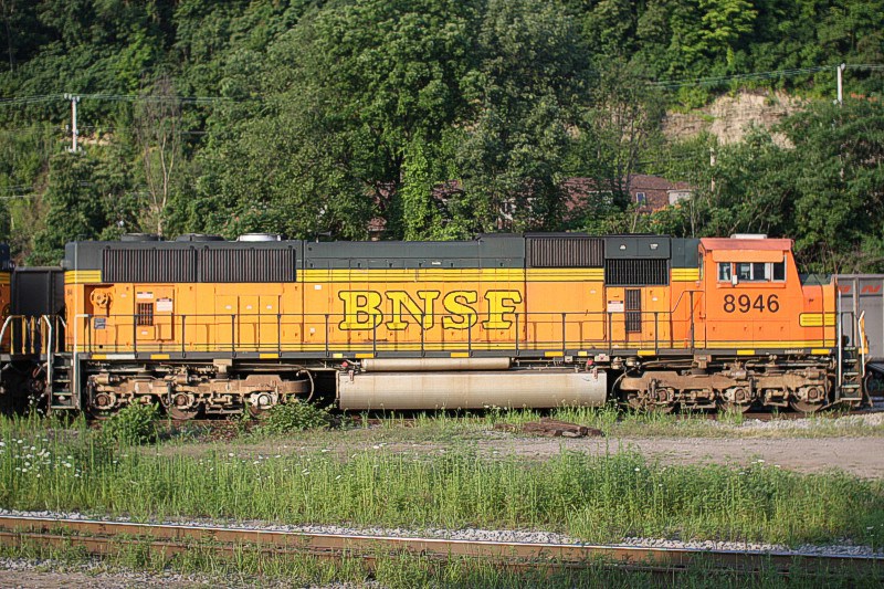 BNSF 8946